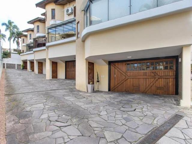 Casa em condominio Zona Sul, desocupada