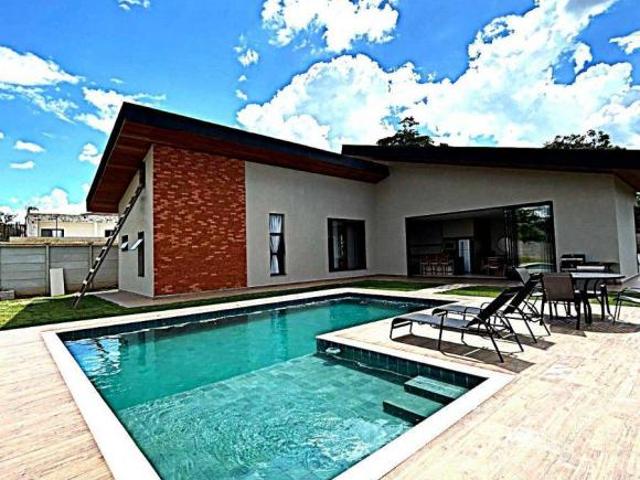 Casa em Condomínio/Chácara Casa de Campo