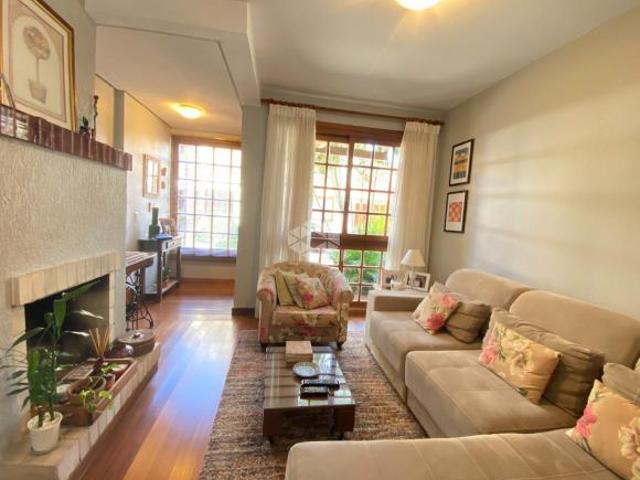Casa em Condômino de 03 Dormitórios no Bairro Ipanema de Porto Alegre