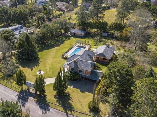 CASA EM CONDÔMINO FECHADO A VENDA. PORTARIA segurança 24 HORAS