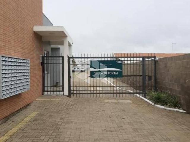 Casa em confominio fechado com 2 dormitorios e garagem na zona sul de Porto Alegre