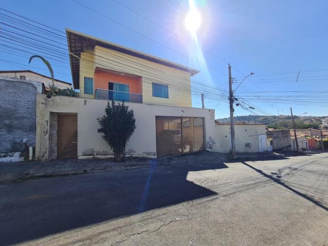 Casa em Conjunto Cristina São Benedito, Santa Luzia/MG de 240m² 3 quartos à venda por R$ 599.000,00