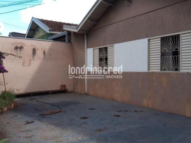 Casa em Conjunto Habitacional Milton Gavetti, Londrina/PR de 120m² 2 quartos à venda por R$ 230.000