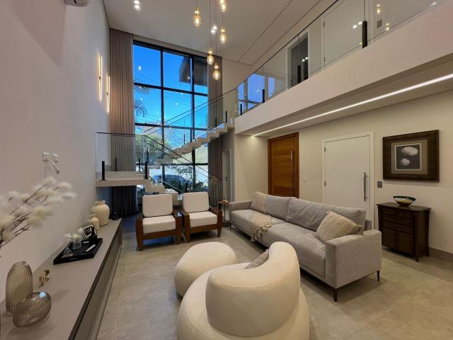 Casa em Conjunto Residencial Vivendas do Arvoredo, Londrina/PR de 246m² 3 quartos à venda por R$ 3.789.000,00