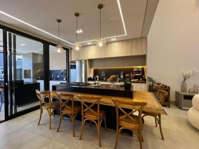 Casa em Conjunto Residencial Vivendas do Arvoredo, Londrina/PR de 246m² 3 quartos à venda por R$ 3.7