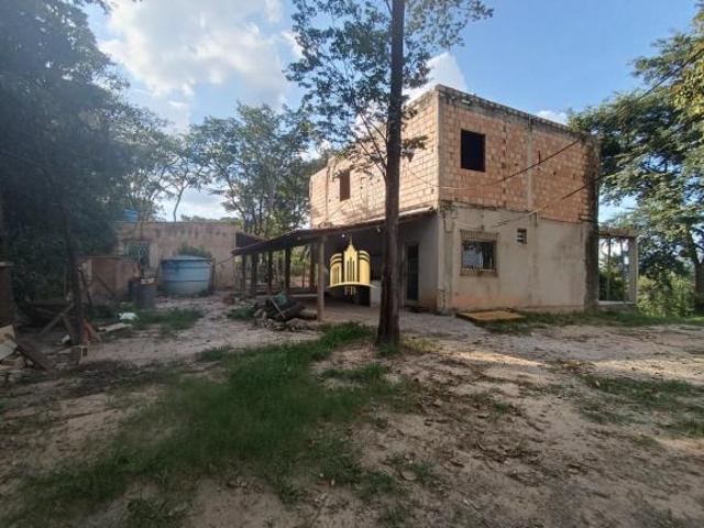 Casa em Construção à Venda: 4 Quartos, Pomar, Vista Maravilhosa por R$240 Mil!