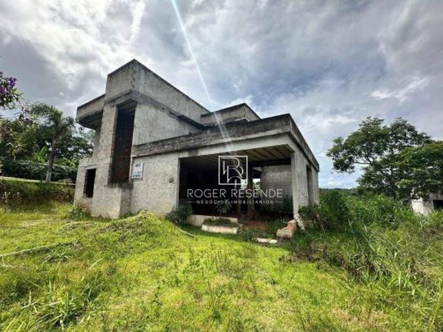 Casa em construção alto padrão com 05 quartos no Condomínio Village Juatuba em Juatuba
