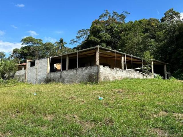 Casa em Construção área total de 1000 m2