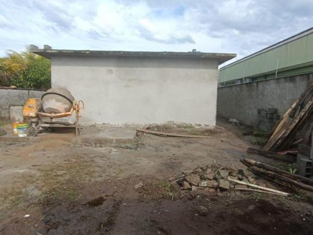 Casa em construção com piscina e 2 quartos em Itanhaém