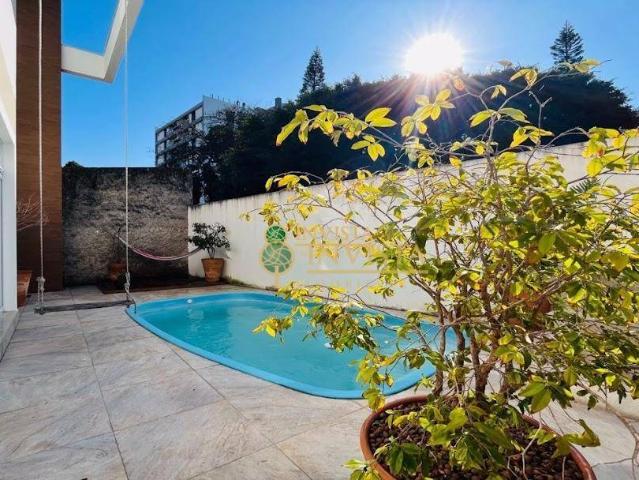 Casa em Coqueiros, Florianópolis/SC de 215m² 3 quartos à venda por R$ 2.799.000,00