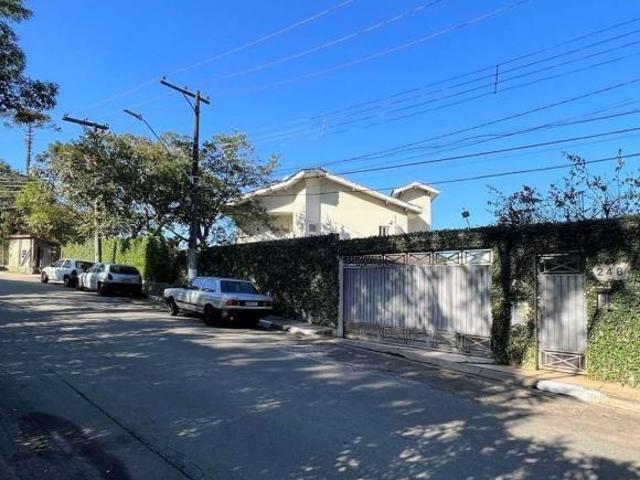 Casa em Cotia com 4 suítes, ótima qualidade, localização, piscina, linda vista!
