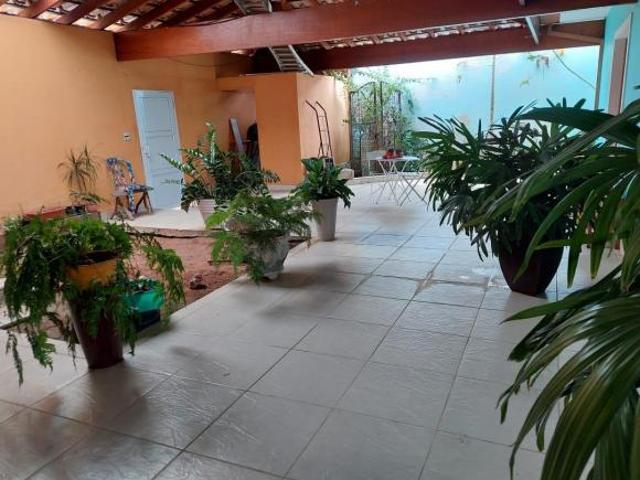 Vendo uma Casa com dois lotes excelente acabamento, impecável, próximo do mar