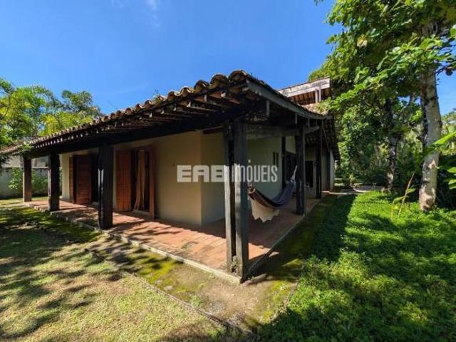 Casa em dois lotes na praia de Itamambuca