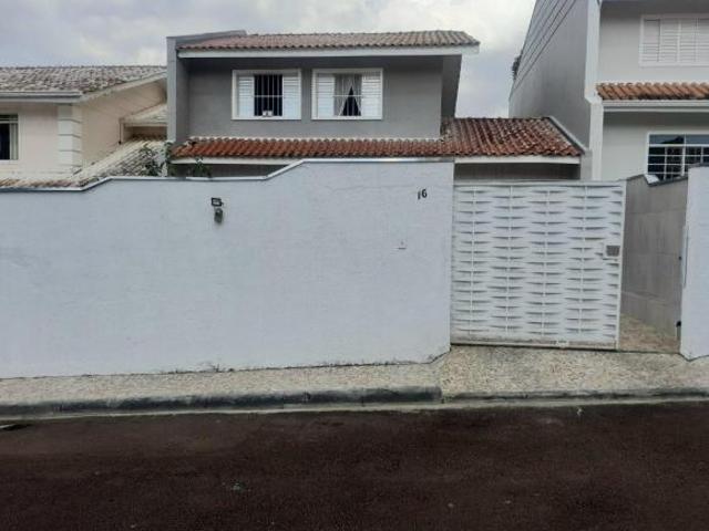 Casa em dois pavimentos com 3 Dorm´s c/ Suíte em Cond. Fechado no S