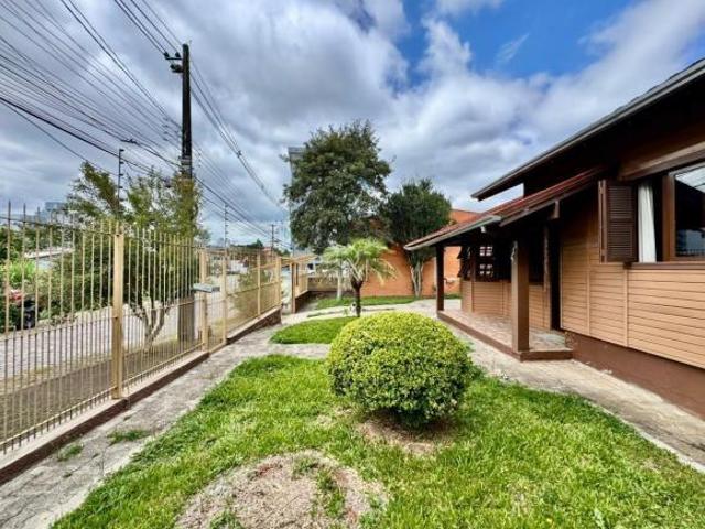 Casa em dois terrenos no bairro Interlagos