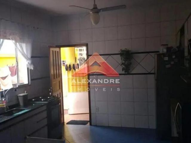 Casa em Eugênio de Mello, São José dos Campos/SP de 200m² 3 quartos à venda por R$ 600.000,00