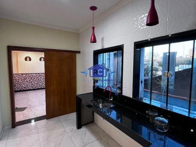 Casa em excelente localizaçao regularizada.. Terreo: 01 vaga, quarto, sala, copa, cozinha e are