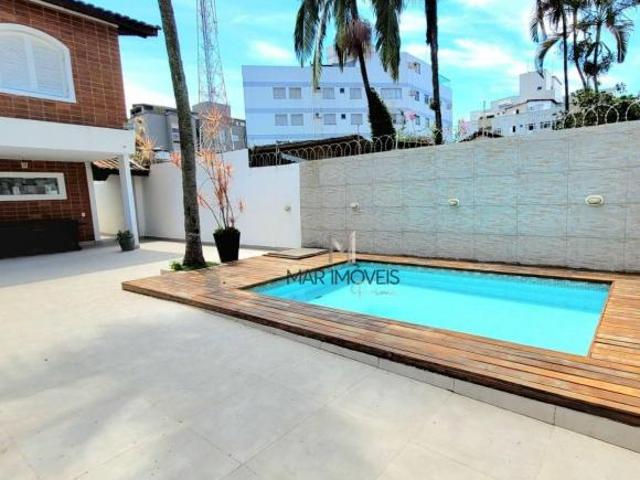 Casa em excelente localização na região da praia da Enseada no Guarujá!