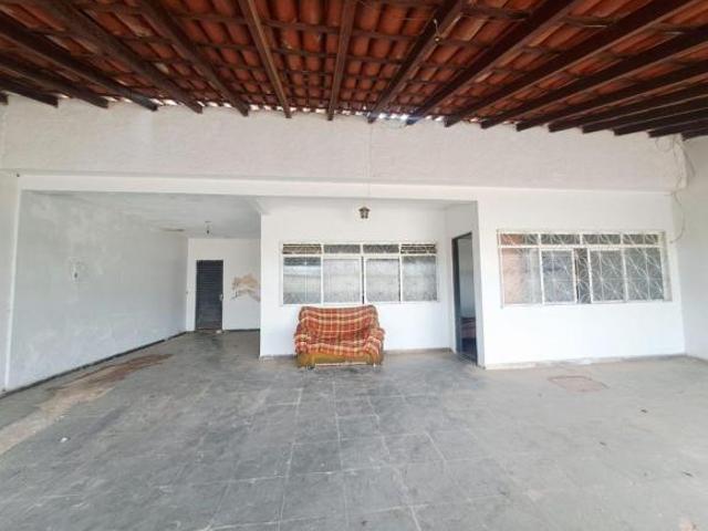 Casa em excelente localização a rua mais bonita da região Contato ZAP 9.9957.3046