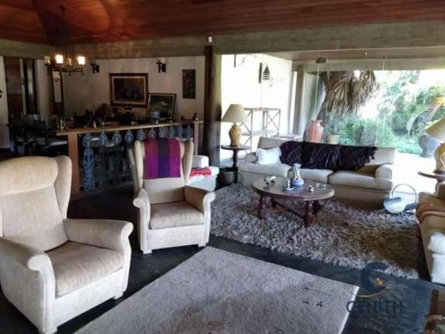 Casa em Excelente Lote! 5 dorms/1sts, avarandada! à venda, 300 m²