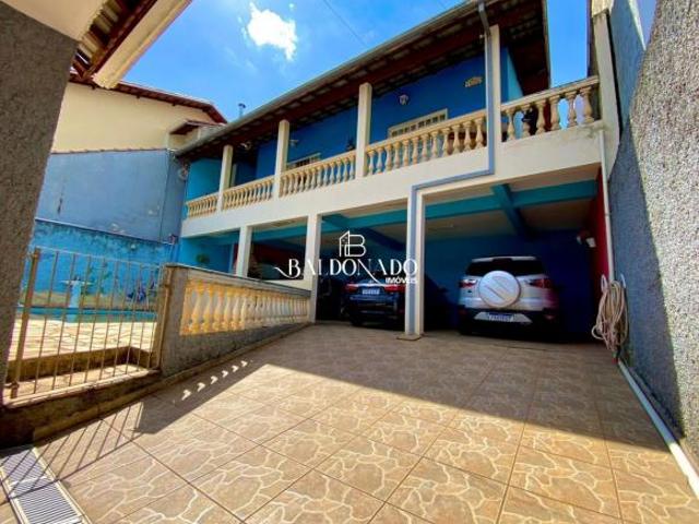 Casa em Extrema MG à venda com Duas Casas, piscina, 300m² de