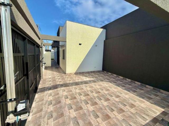 Casa em Esquina com Piscina 2 Dorms 1 Suíte e 150m² a 500m Praia