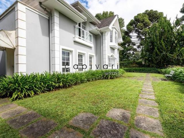 Casa em estilo americano, localização privilegiada, 4 dormitórios, 2 suítes