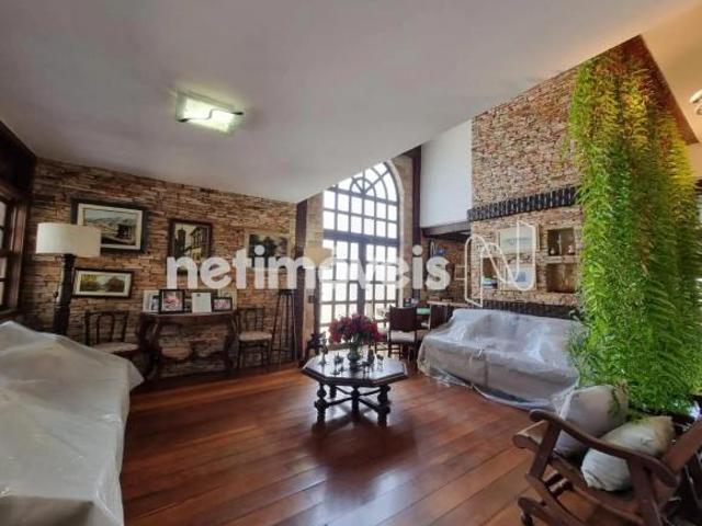 Casa em Estilo Colonial no Belvedere – Localização privilegiada e fácil acesso