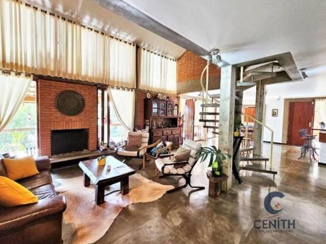 Casa em estilo Rústico com living integrado e muito lazer! 327 m²