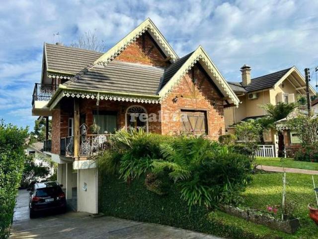 CASA EM ESTILO RÚSTICO