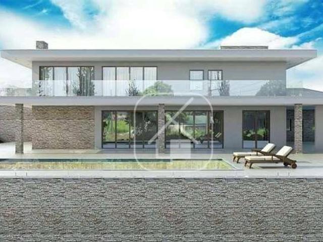 Casa em fase de construção com aproximadamente 593m² à venda dentro do condomínio Lago Dourado em Ja