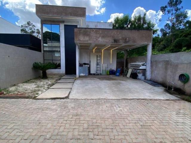 Casa em fase de acabamento com 04 quartos e 320m² Arniqueiras