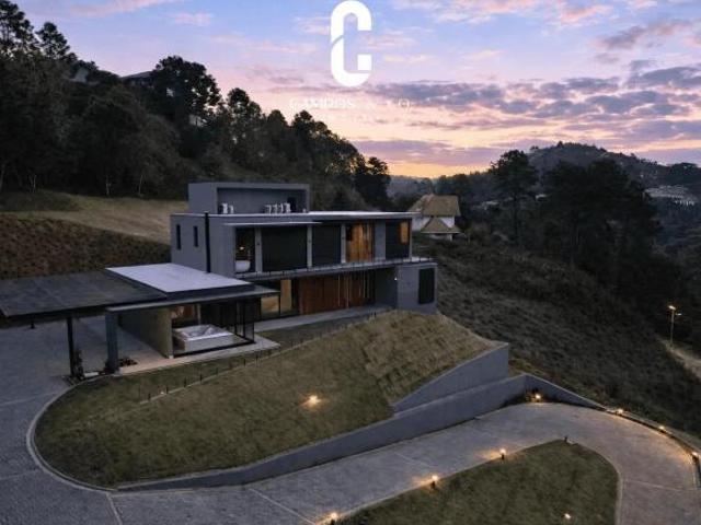 Casa em fase de decoração em Condomínio de Luxo / Campos do Jordão, SP A casa Será entregue com M