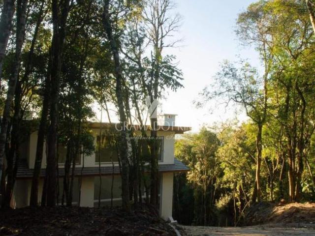 CASA EM FASE FINAL DE CONSTRUÇÃO CONDOMÍNIO
