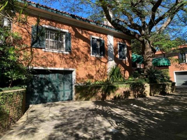 Casa em frente à represa para quem busca privacidade, contato com a natureza e qualidade de vida