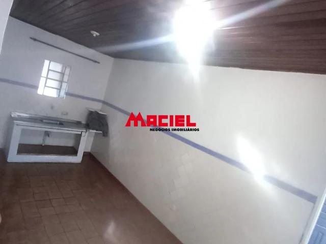 Casa em frente do supermercado próximo a escola Senai e varias outras