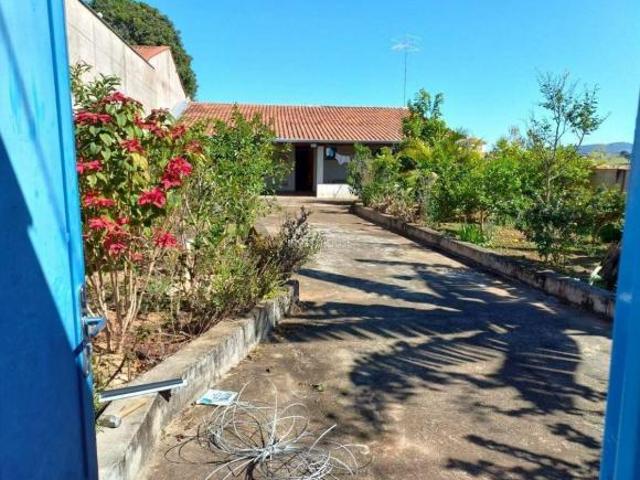 CASA EM GUAXUPÉ – ALTO DA COLINA