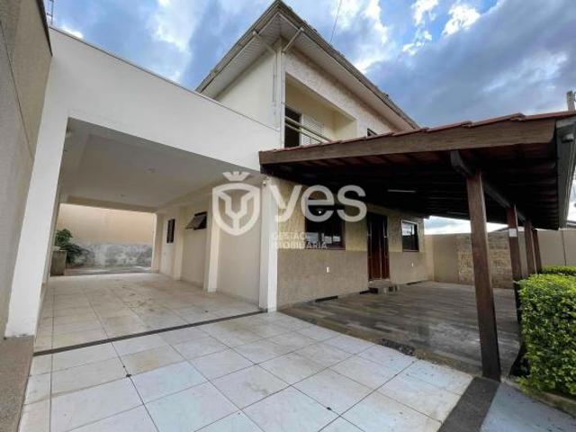 Casa em Guilhermina Vieira Chaer, Araxá/MG de 247m² 4 quartos à venda por R$ 760.000,00
