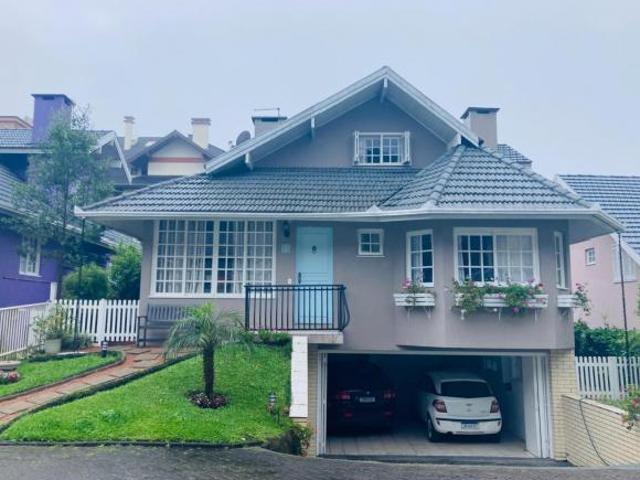 CASA EM GRAMADO COM 04 QUARTOS PERTO DO LAGO NEGRO
