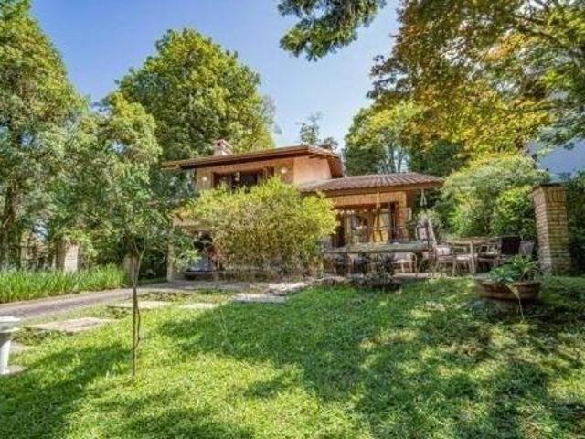 Casa em Gramado de 4 dormitórios e 4 vagas