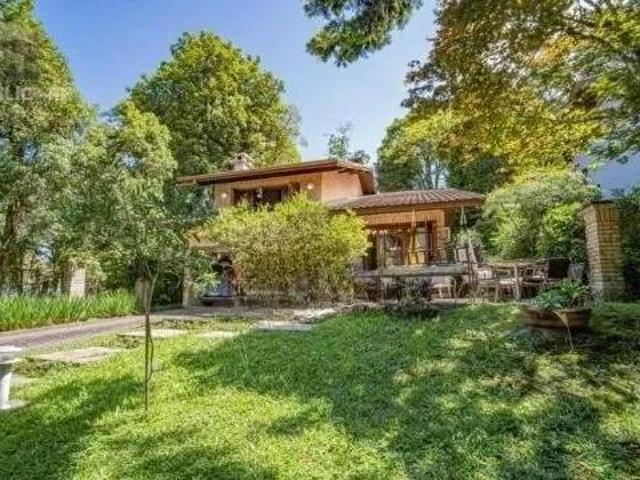 Casa em Gramado de 4 dormitórios e 4 vagas