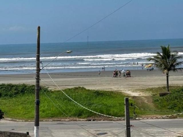 Casa em Itanhaém, no bairro Bopiranga, com piscina e apenas 200m da praia!