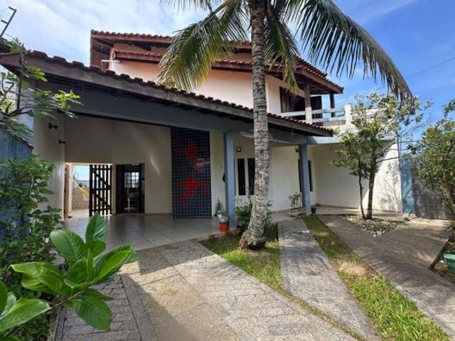 Casa em Itanhaém bairro tupy com piscina e 03 dormitórios