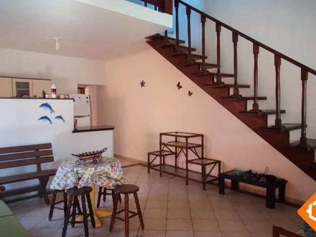 CASA EM ITANHAEM COM 3 QUARTOS 2 SUITES E 4 VAGAS! APENAS 500M DO MAR