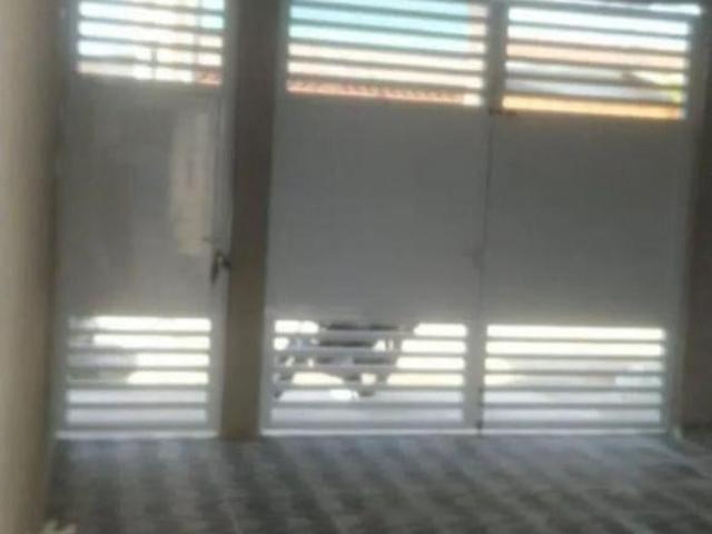Casa em Itanhaem, 2 dorms, 2 vagas, quintal com piscina, 10 minutos da praia