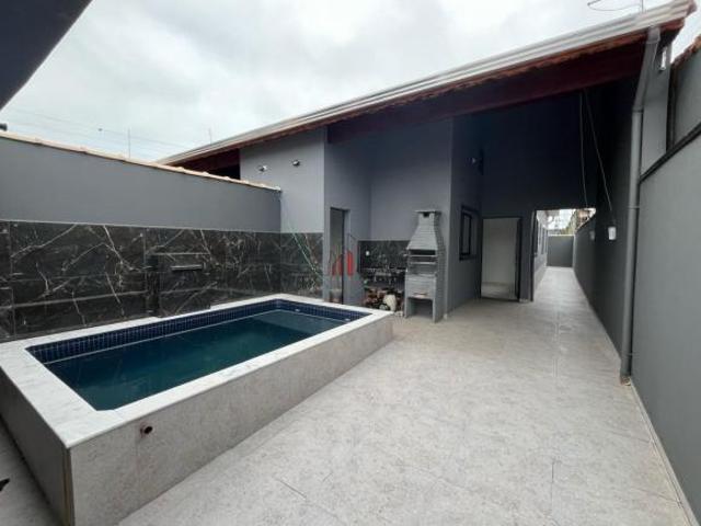 Casa em Itanhapem bem localizada nova e com piscina