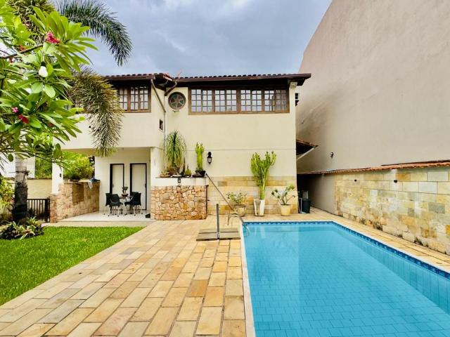 Casa em Itaipu, Niterói/RJ de 220m² 5 quartos à venda por R$ 1.189.900,00