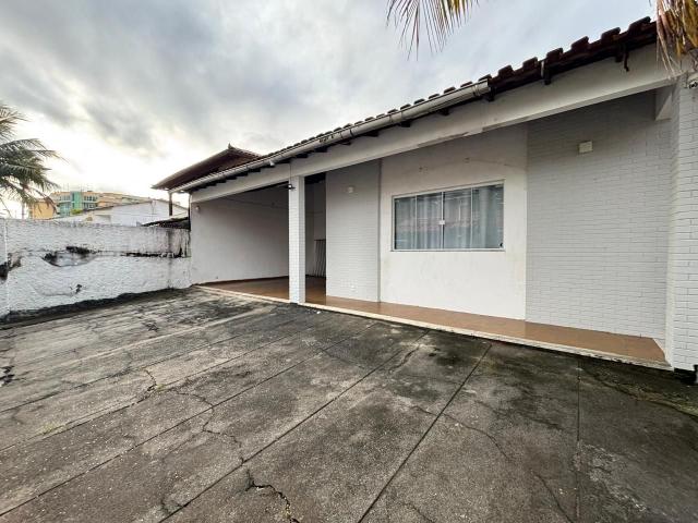 Casa em Itaipu, Niterói/RJ de 300m² 3 quartos à venda por R$ 939.000,00