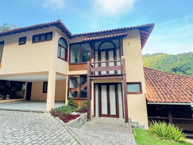 Casa em Itaipu, Niterói/RJ de 301m² 4 quartos à venda por R$ 1.649.000,00