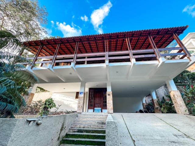 Casa em Itaipu, Niterói/RJ de 336m² 4 quartos à venda por R$ 1.649.900,00
